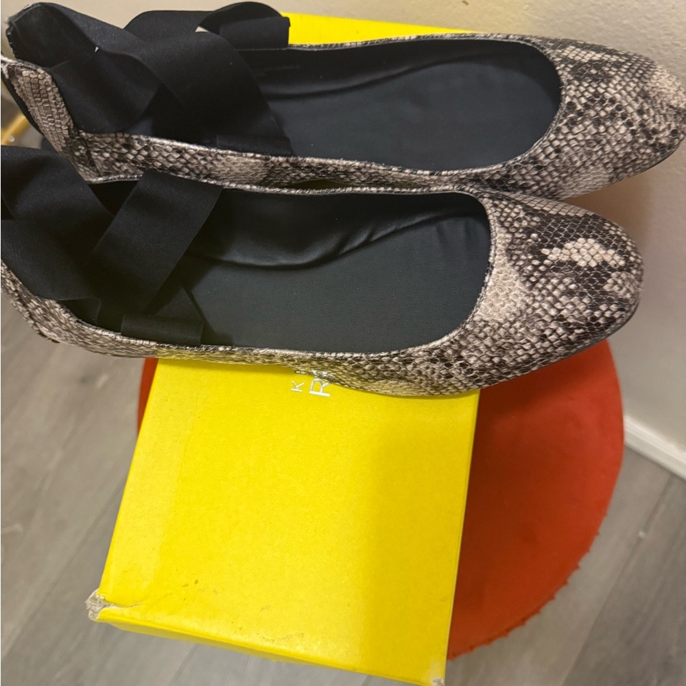 Kenneth Kole Reaction Snakeskin Pattern Women's Flats - Gem